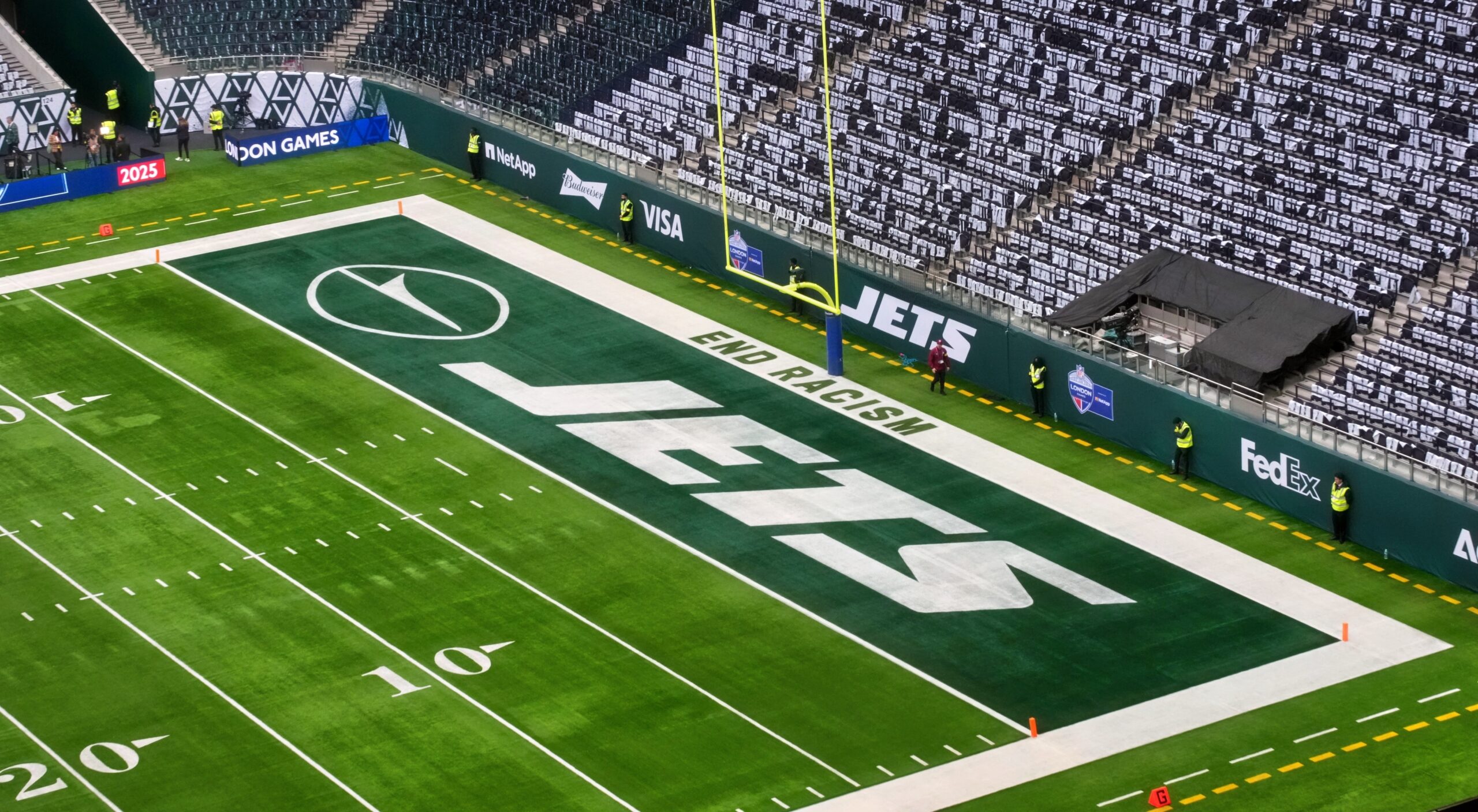New York Jets Are Working Out "Intriguing" Quarterback Who's The Son Of ...