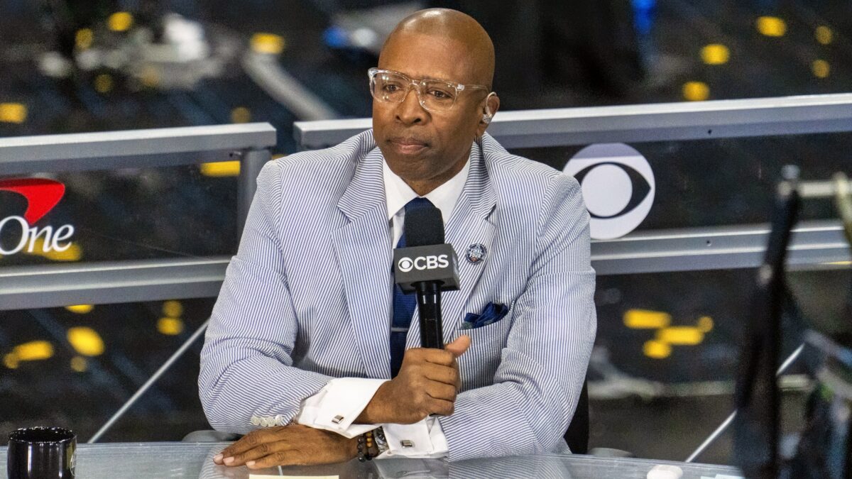 Wild Fan Theory Explodes Over Kenny Smith’s Mysterious March Madness ...