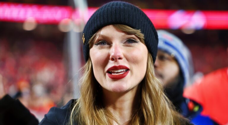 Taylor Swift & Travis Kelce Breakup Rumors Just Went Viral