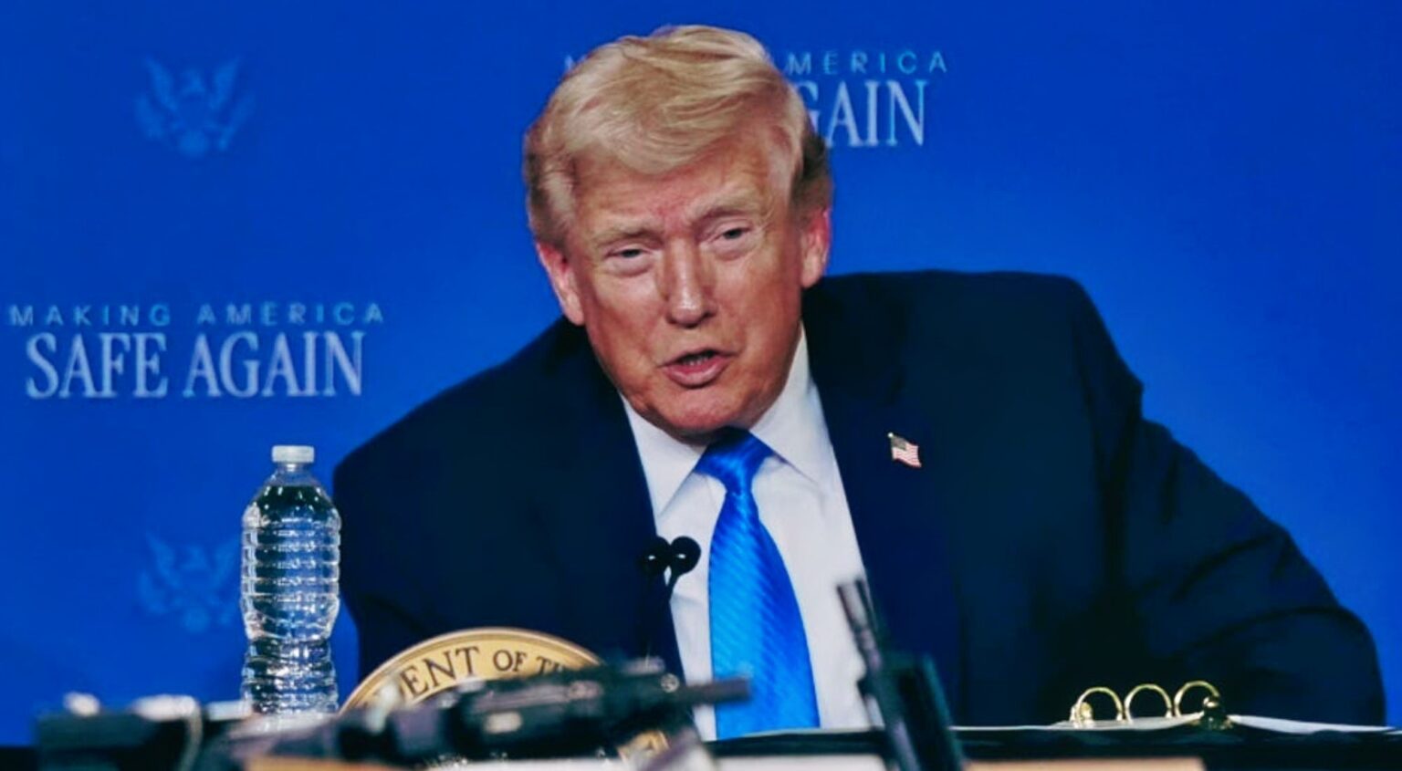 Donald Trump Couldn't Contain Himself Around "Fit" Female Golfer As His ...