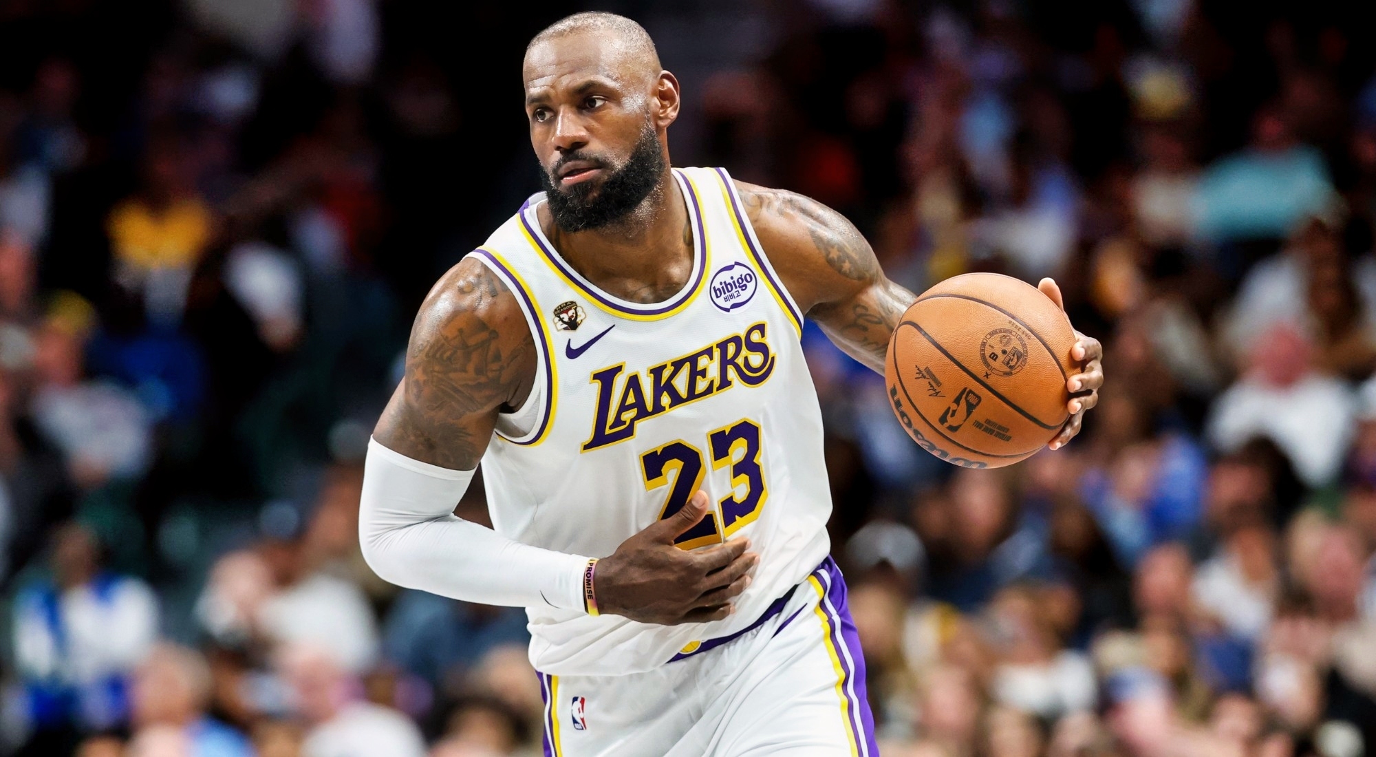 Secret Footage Of 16-Year-Old LeBron James Allegedly Dunking On Michael ...