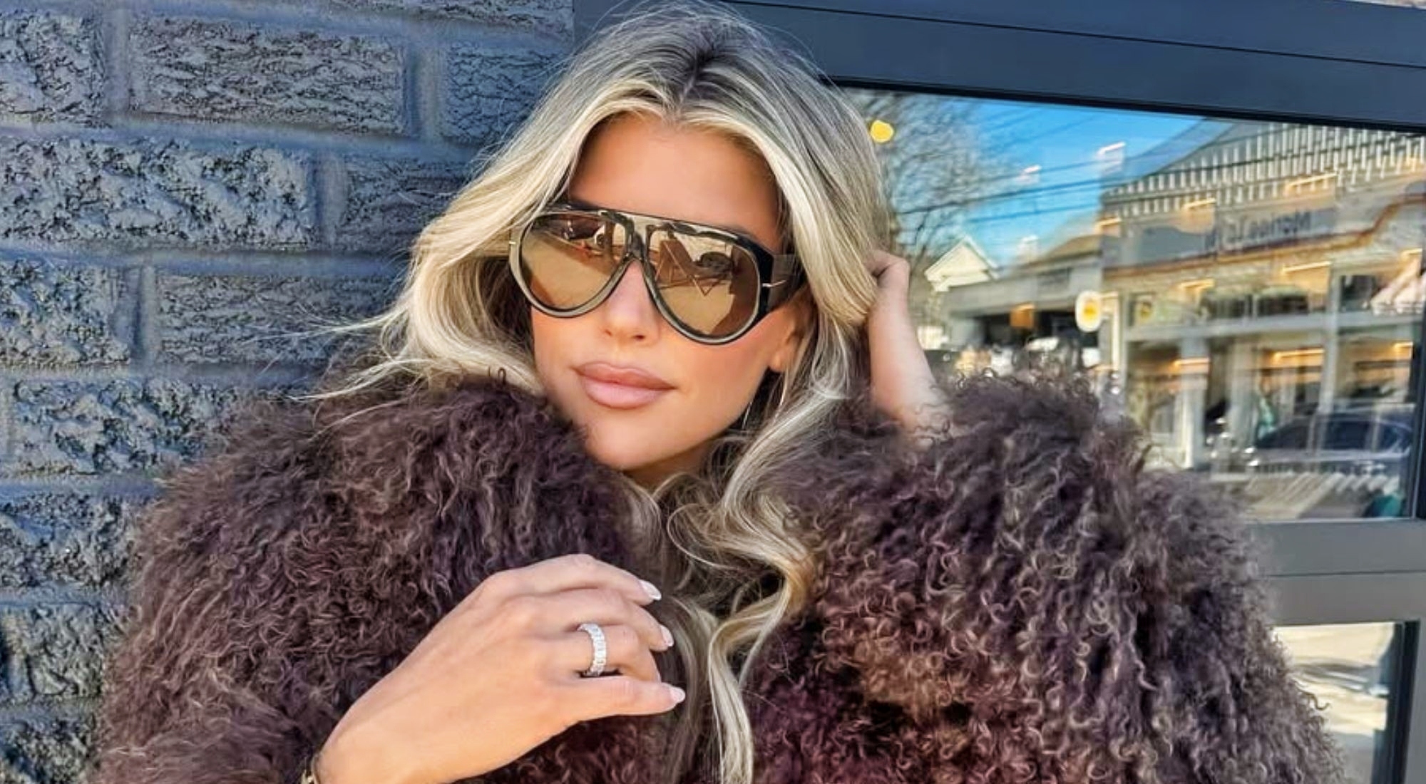 NFL Sideline Reporter Melanie Collins Has Social Media In A Frenzy With ...