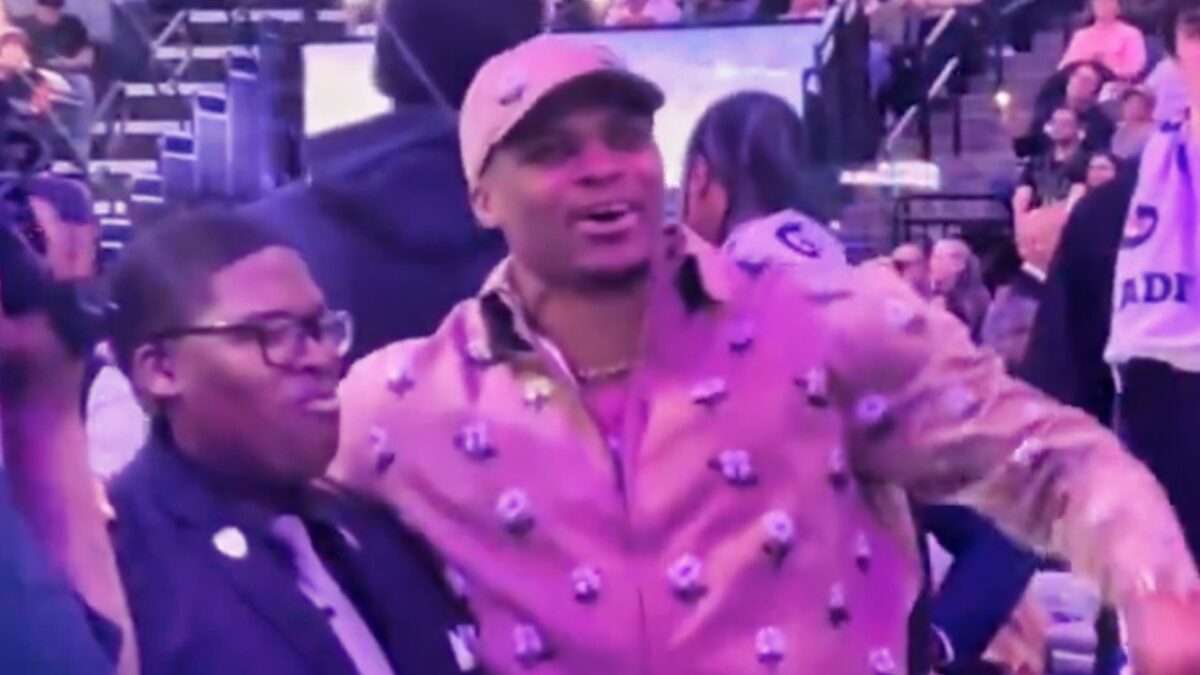 Russell Westbrook Has Security Guard Fighting Laughter While Singing ...