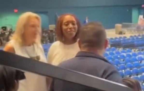 “Racist Karen” Threw A Woman’s Phone On The Floor And Instantly Got ...