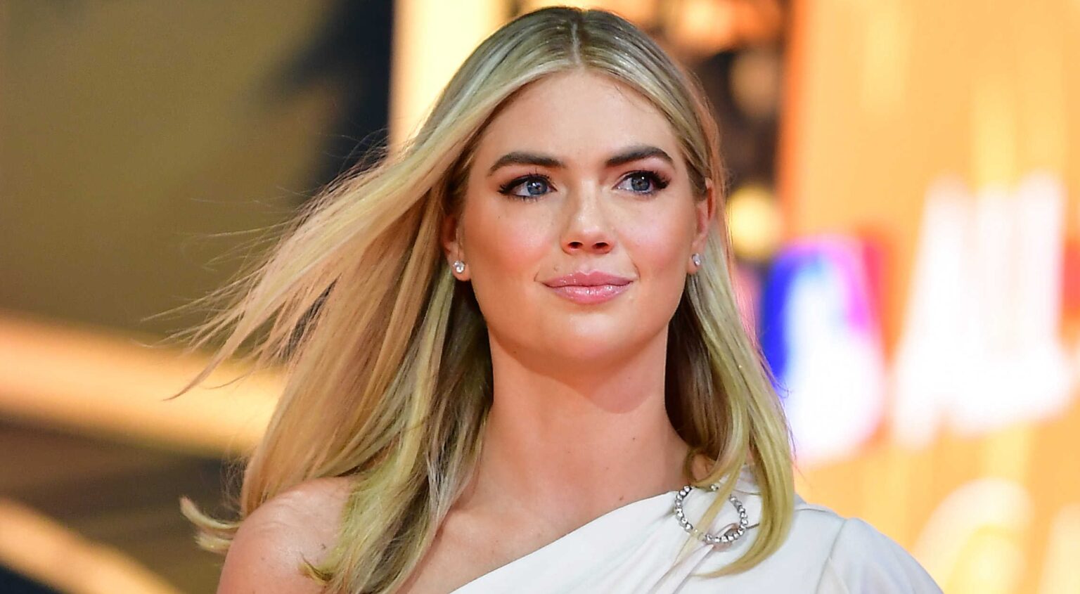 Kate Upton's Sports Illustrated Swimsuit Shots Are Going Viral For a ...