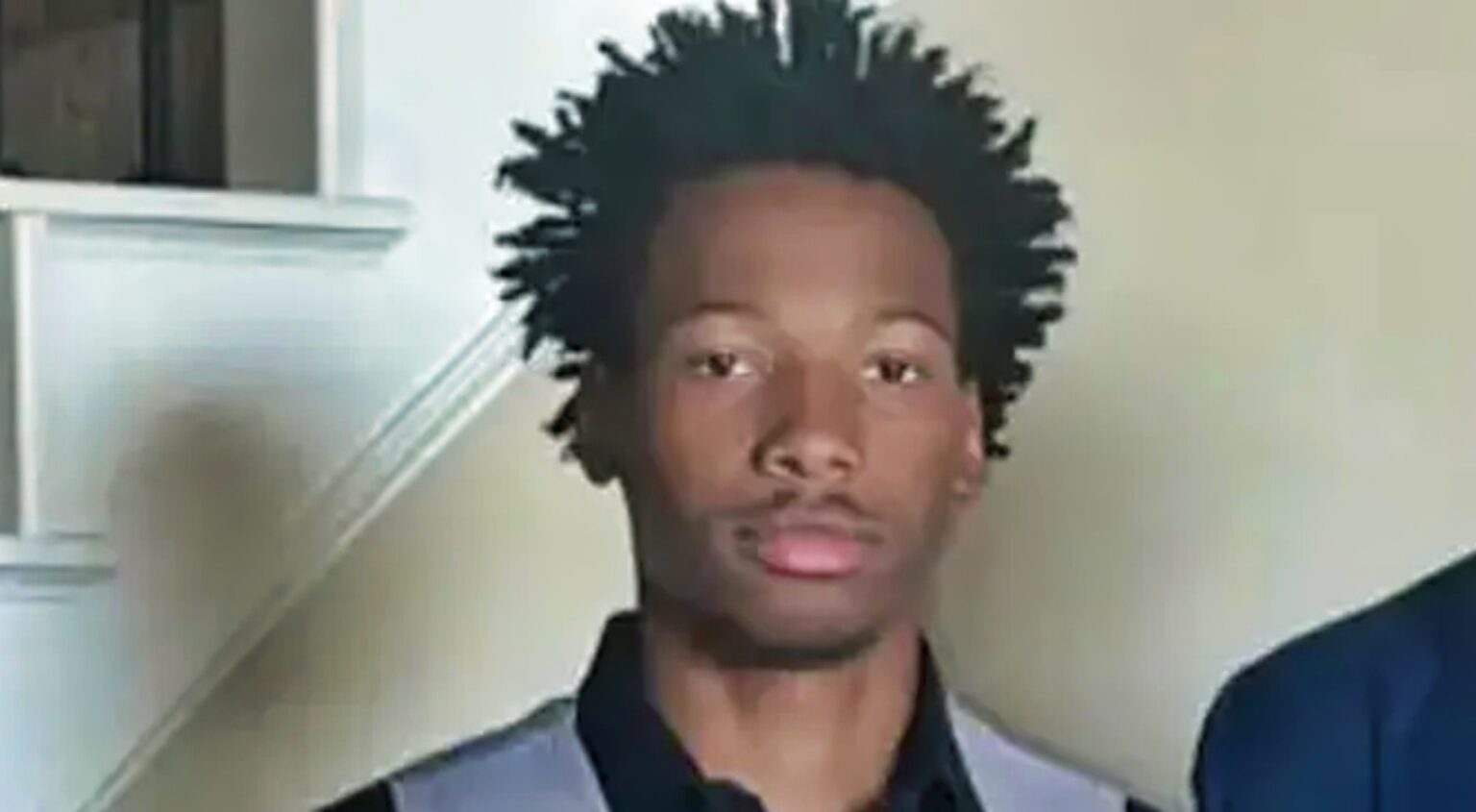 Black Panthers Show Up in Uniform Outside Courtroom As Tensions ...