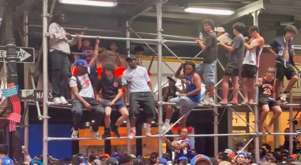 Knicks Fan Breaks Cops Ankles While Fleeing Arrest At Parade