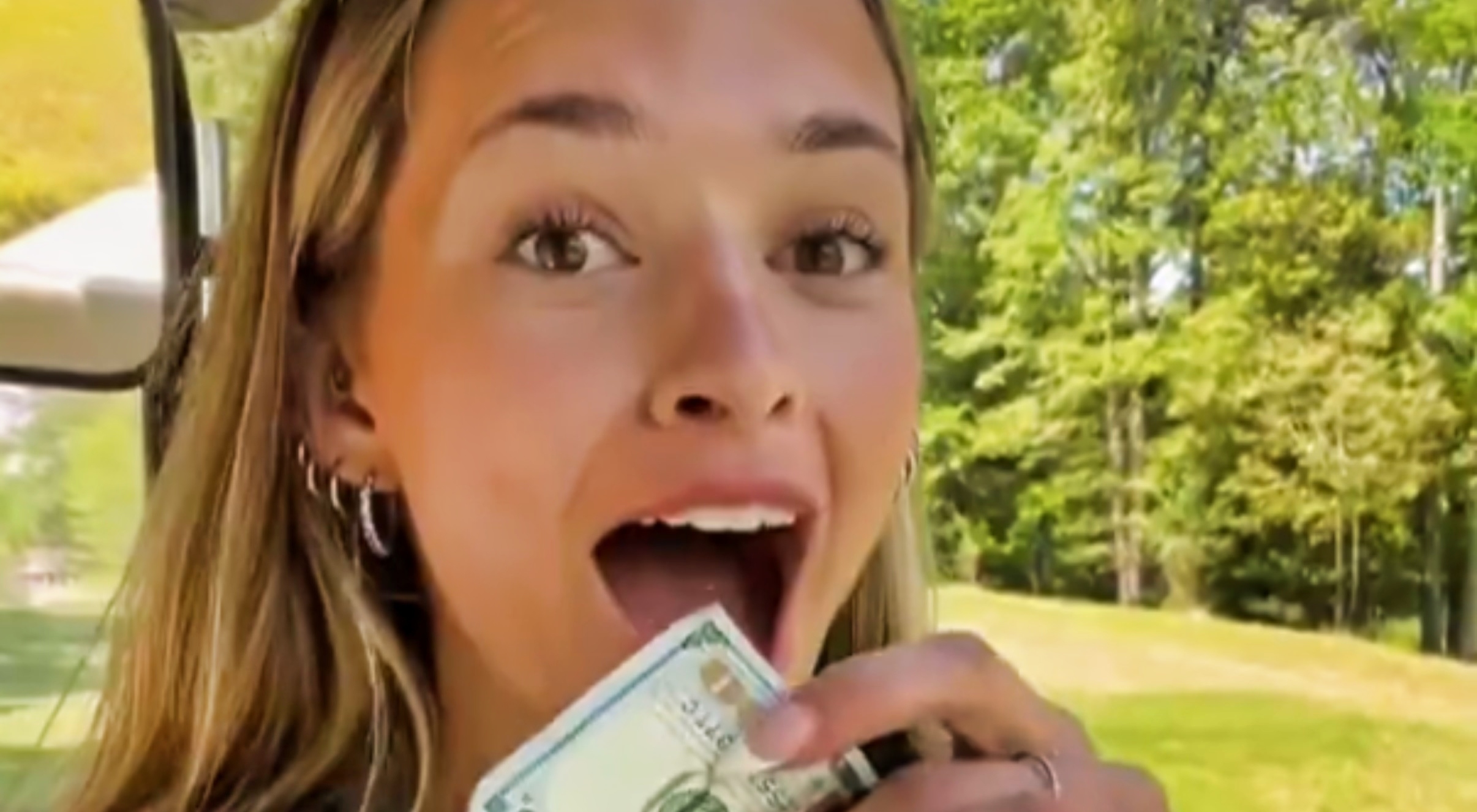 Golf Bev Cart Girl Sydney King Makes $1,000 In Tips One Day