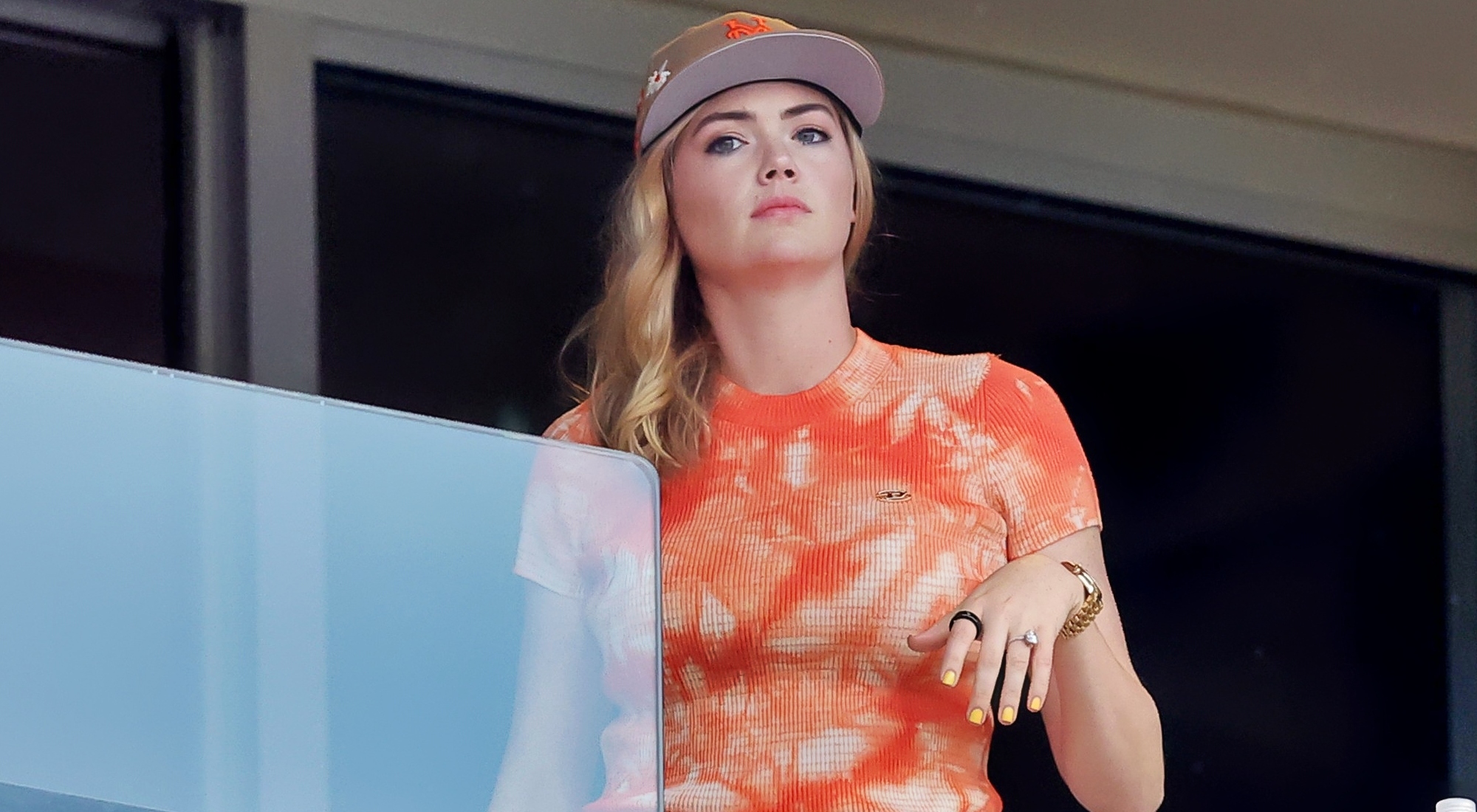 Kate Upton's Sports Illustrated Swimsuit Shots Are Going Viral For a ...