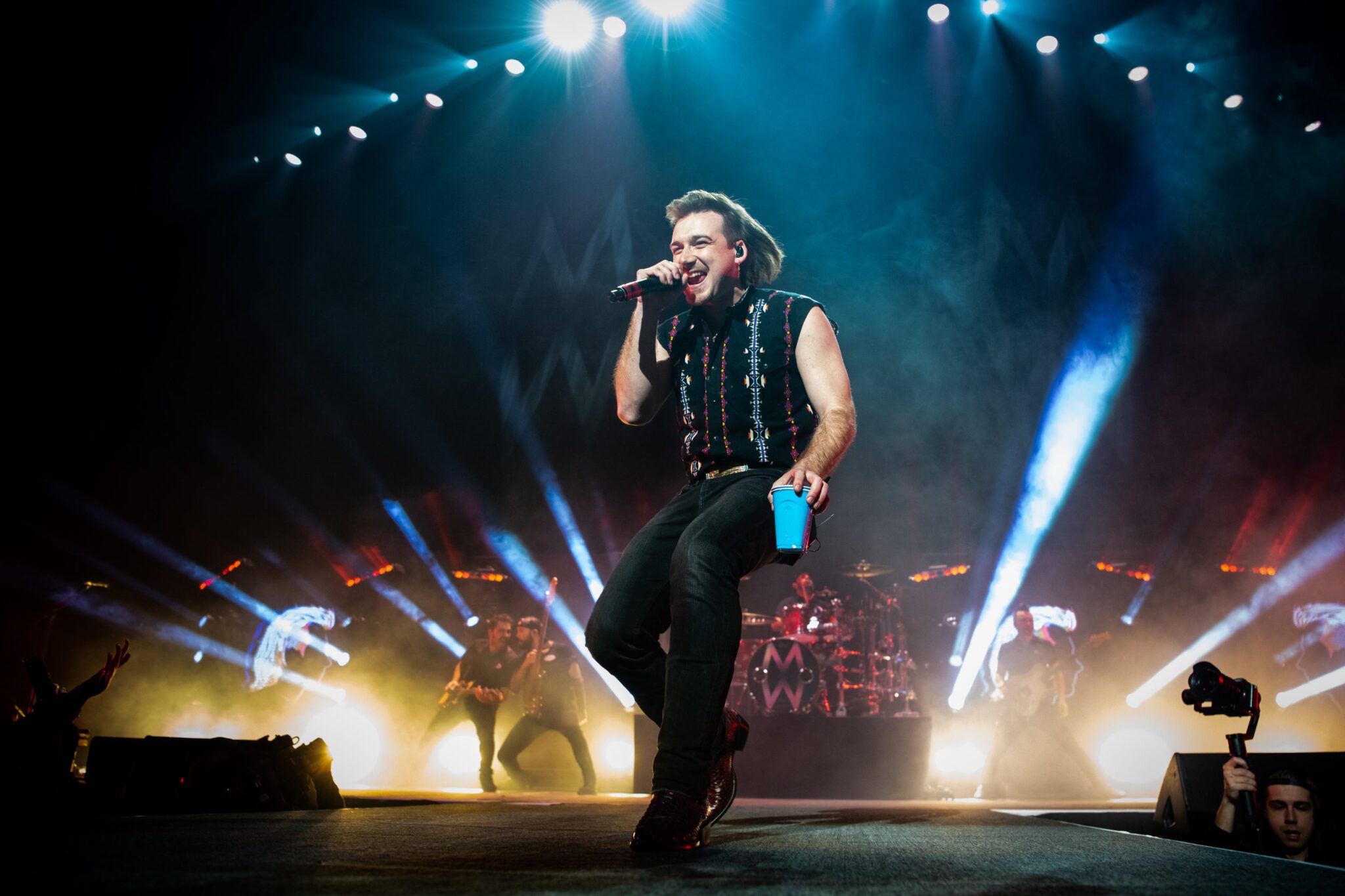 Morgan Wallen Caught On Camera Snatching Fan's Phone From a Security ...