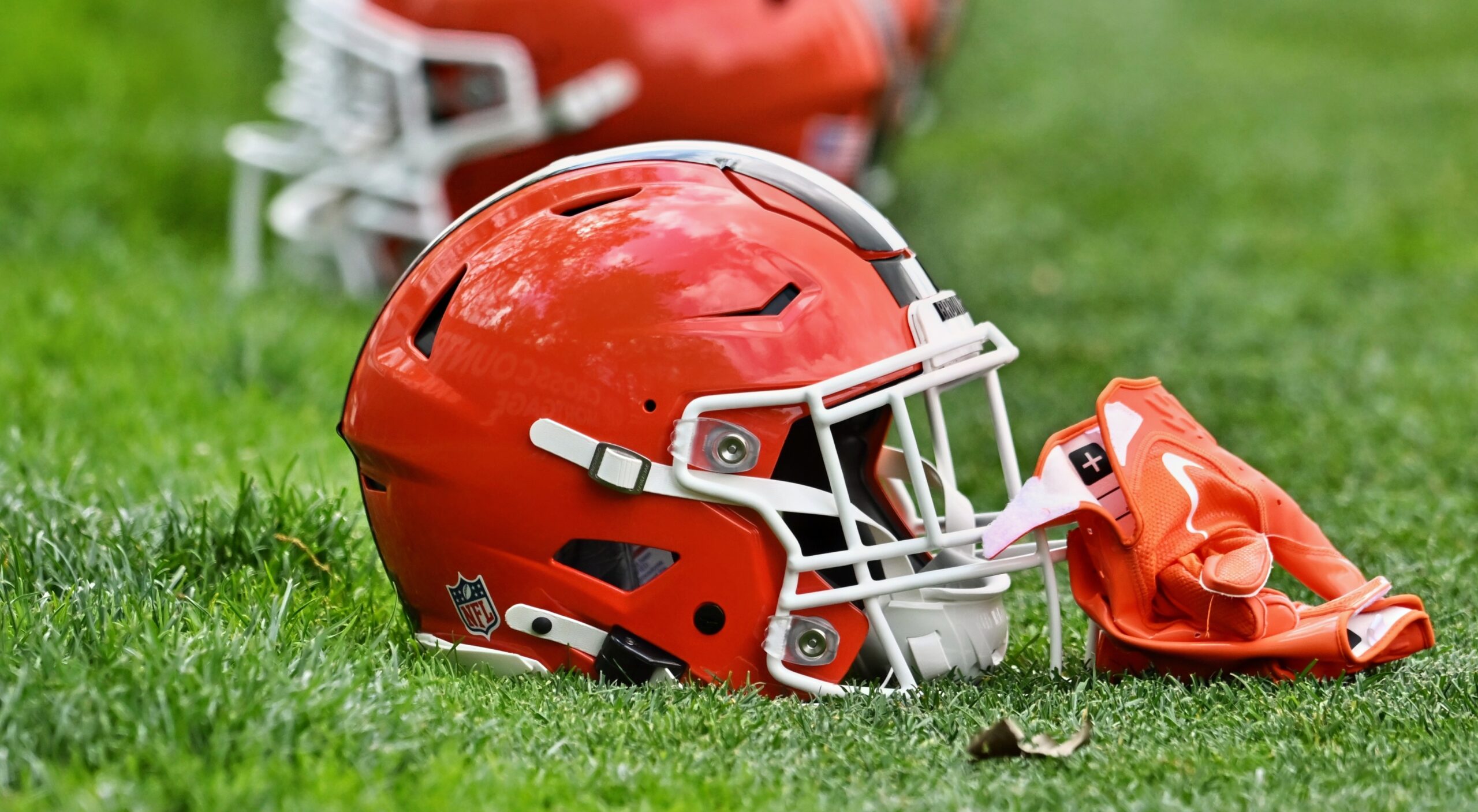 24-Year-Old Cleveland Brown Star Player Exposed For Dating 18-Year-Old ...