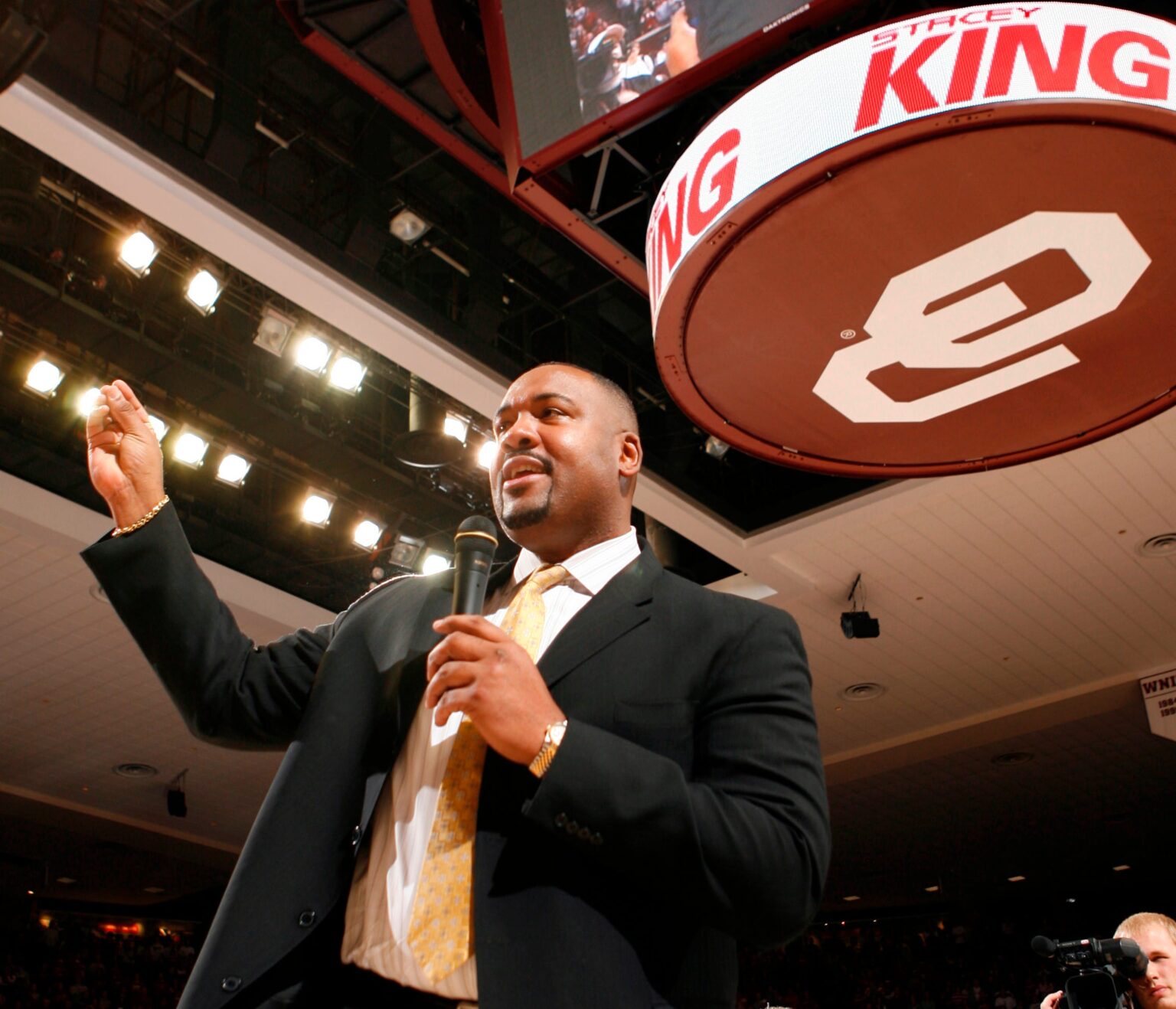 More Details Emerge In The Shocking & Unexpected Death Of NBA Announcer ...