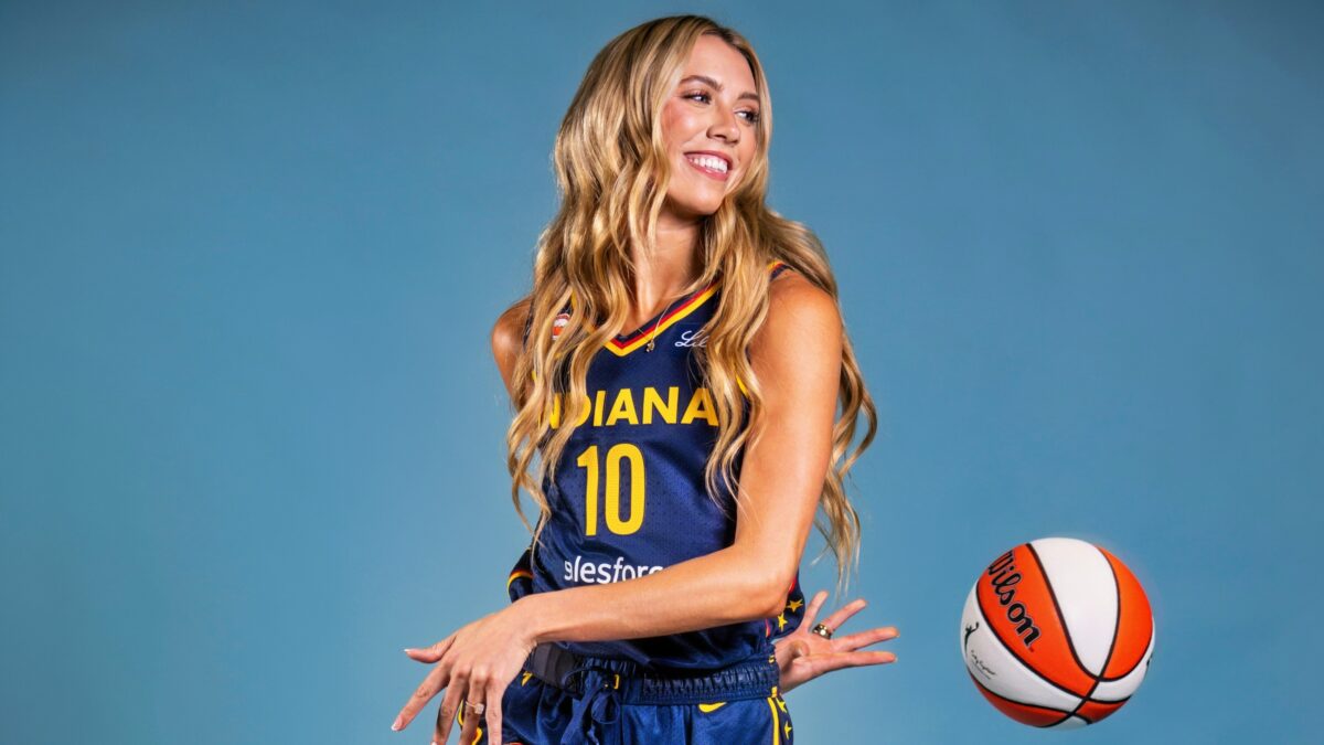 Lexie Hull Causes a Stir With Her All-Business Pregame Outfit [PHOTO]