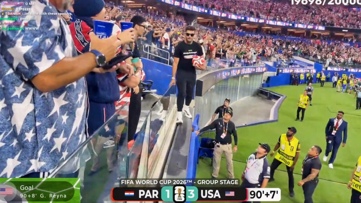 Fan Tried To Enter The Pitch During USA-Paraguay And What Happened Next ...