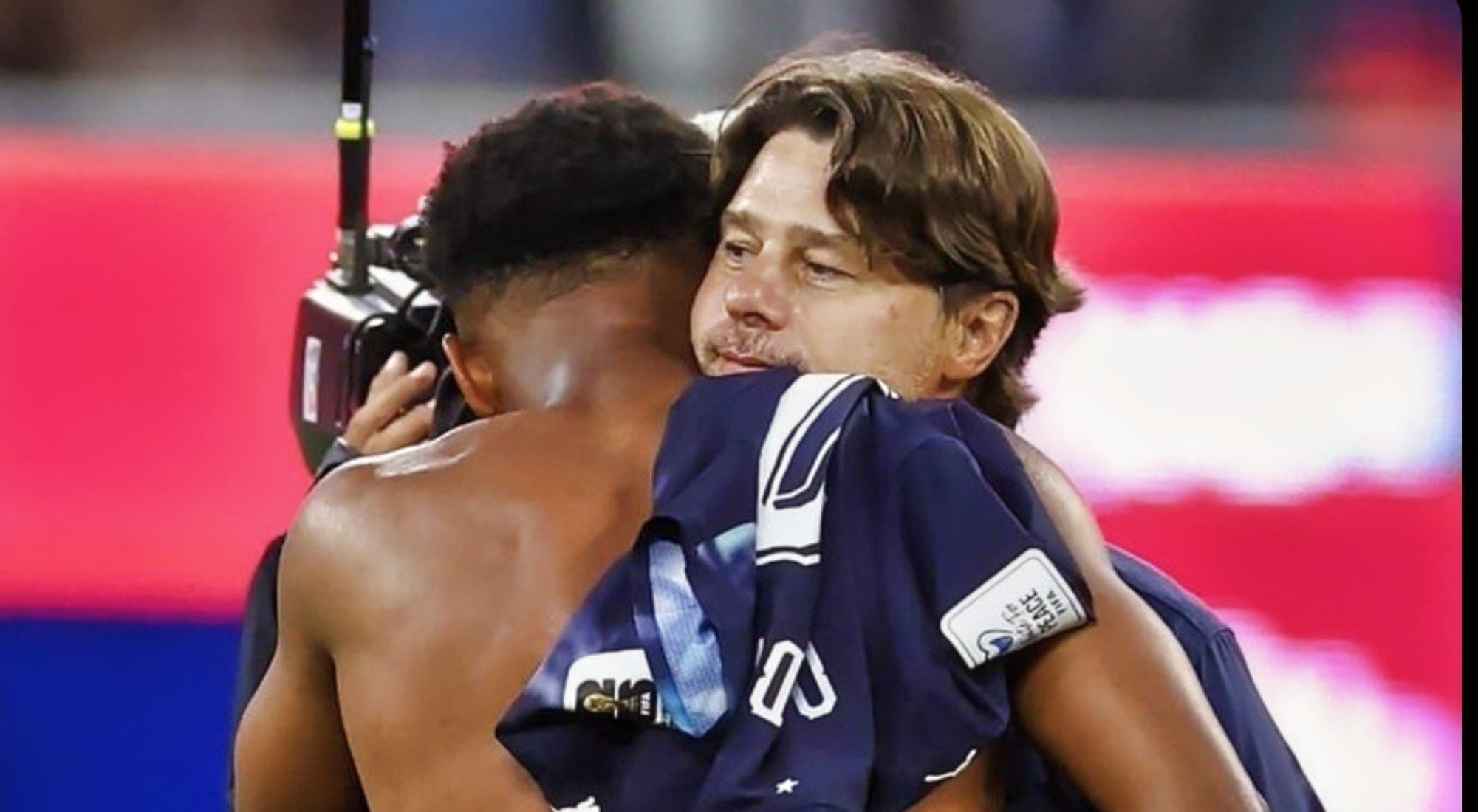 "BOTH HANDS???" - USA Coach Mauricio Pochettino Caught Inappropriately ...