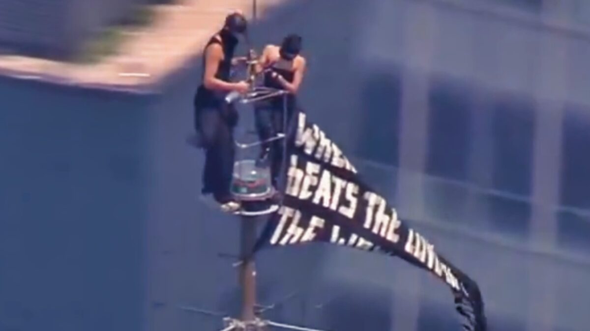 Two People Scale Empire State Building In Stunning Protest